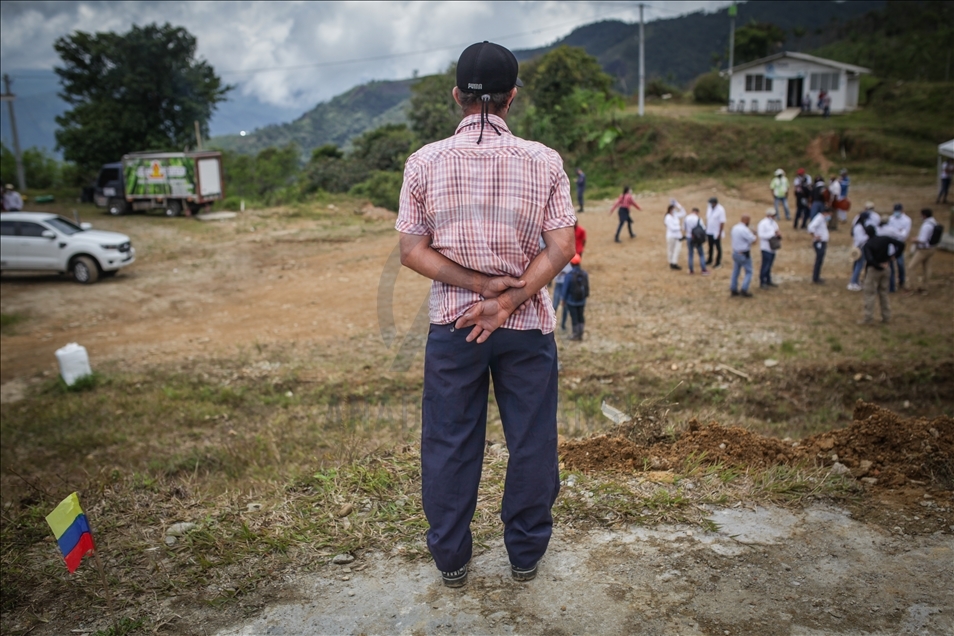 Families displaced by paramilitary groups return to their territory at ...