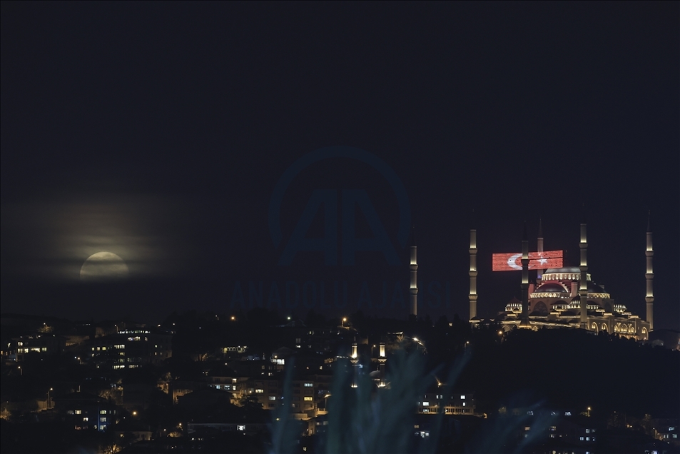 Full Moon in Istanbul and Ankara - Anadolu Ajansı