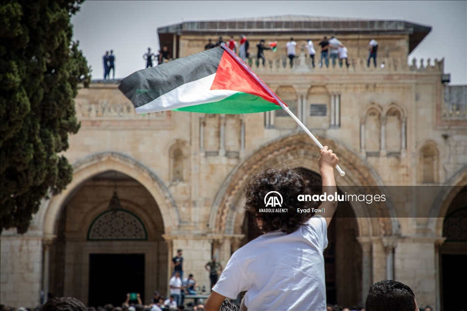 Thousands of Palestinians flock to Al-Aqsa Mosque to celebrate truce ...