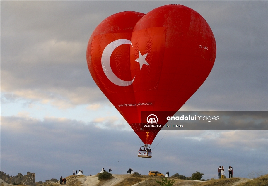 Hot-air balloons glide in Turkey's Nevsehir - Anadolu Ajansı