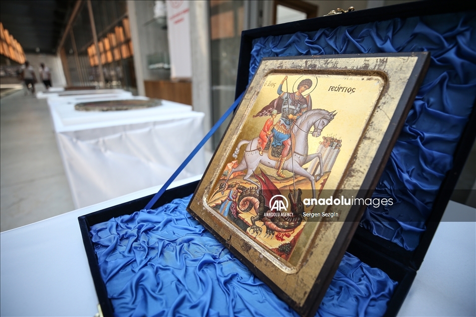 Turkey presents historic Jesus, saint icons to Istanbul patriarch ...