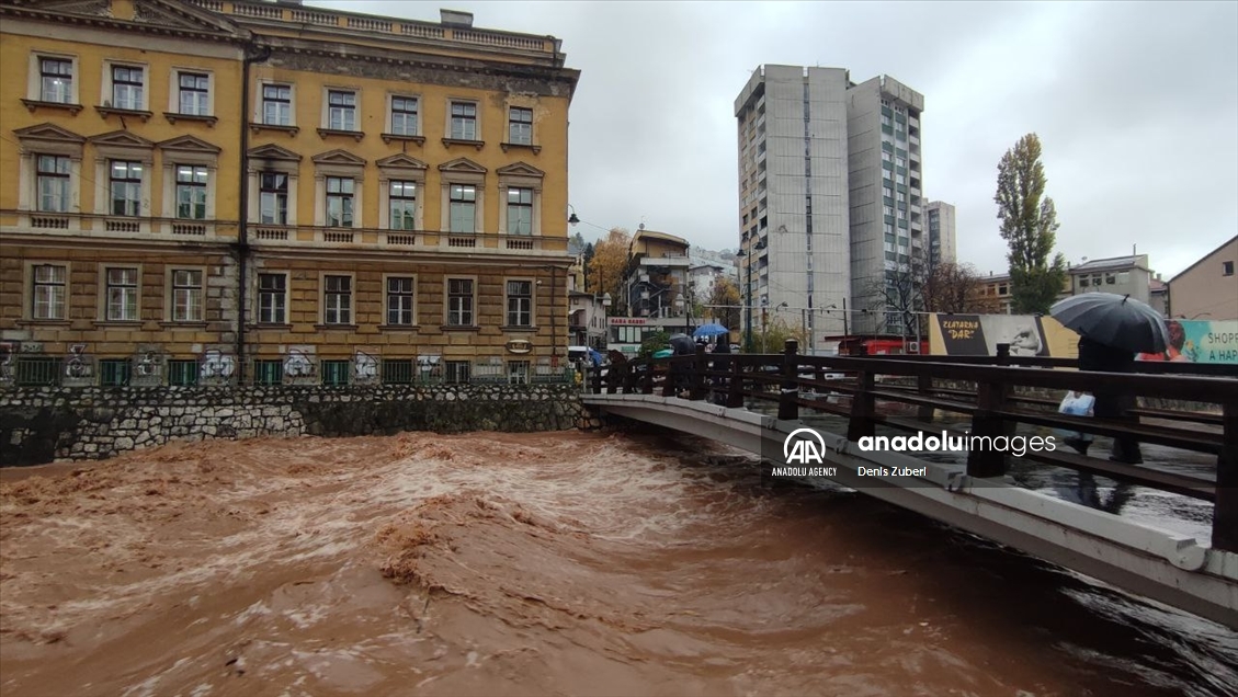Obilne padavine u BiH: U Sarajevu potopljena brojna naselja, blokiran ... Obilne padavine u BiH: U Sarajevu potopljena brojna naselja, blokiran ...