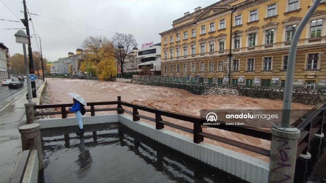 Obilne padavine u BiH: U Sarajevu potopljena brojna naselja, blokiran ... Obilne padavine u BiH: U Sarajevu potopljena brojna naselja, blokiran ...