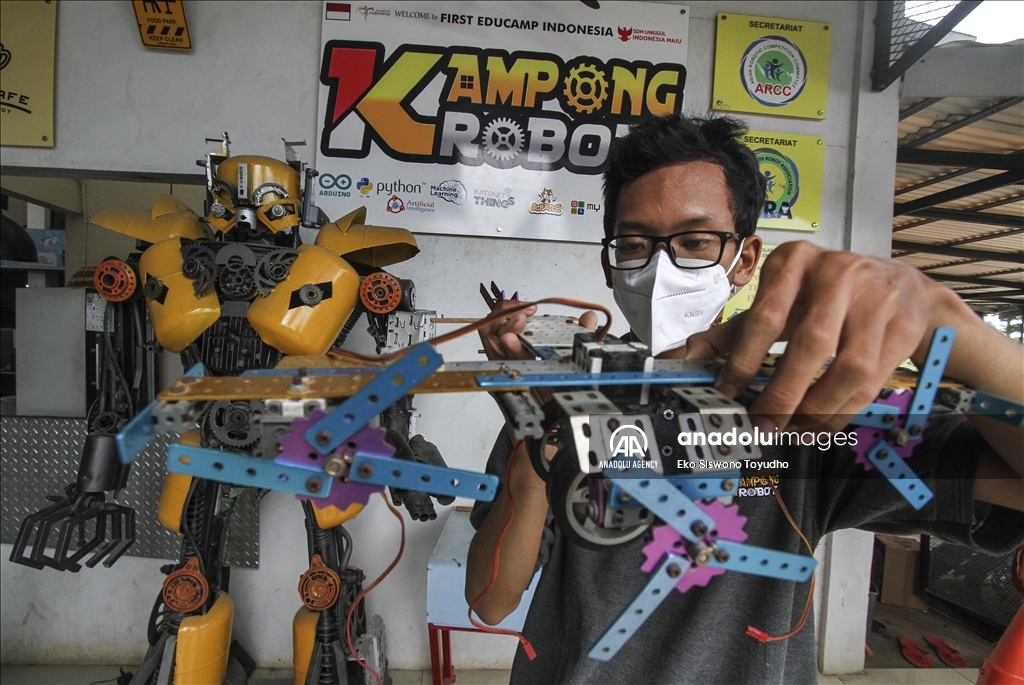 "Kampog Robot" pusat pendidikan robotic di Indonesia - Anadolu Ajansı
