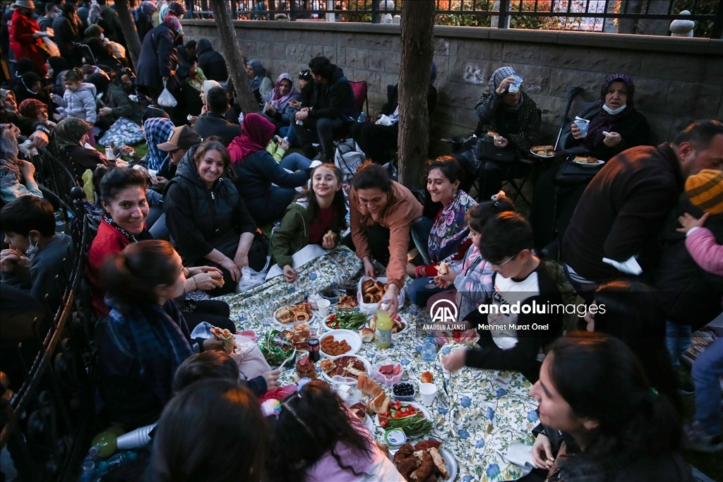 İstanbul'da ilk iftar - Anadolu Ajansı