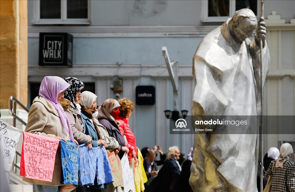 Saraybosna'da Srebrenitsa Soykırımı kurbanları anıldı - Anadolu Ajansı