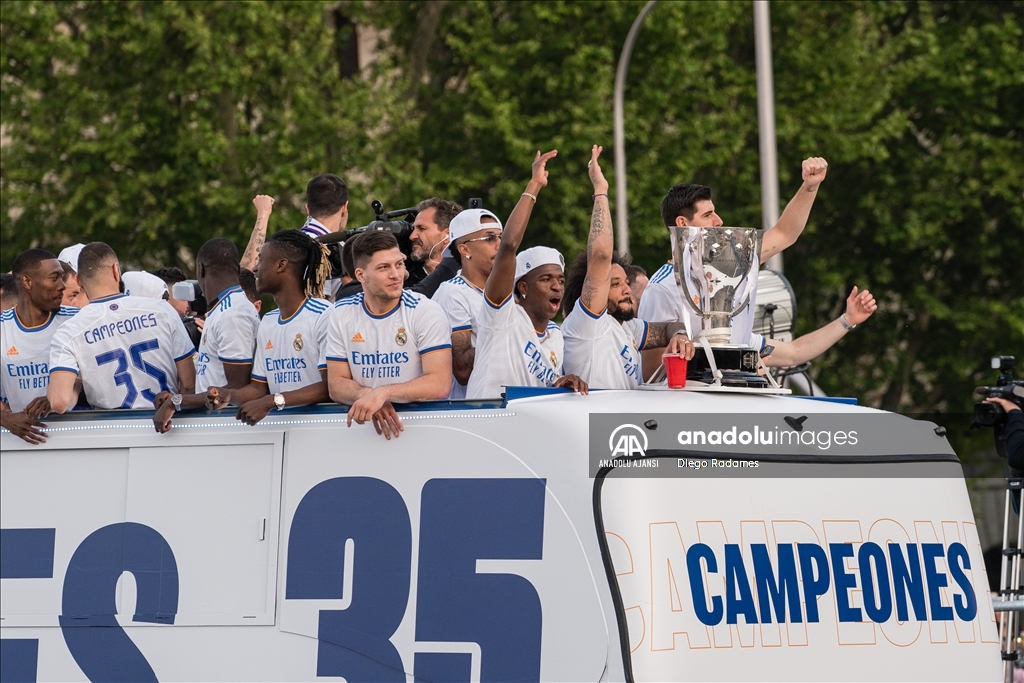Real Madrid, 35. şampiyonluğunu taraftarlarıyla kutladı - Anadolu Ajansı