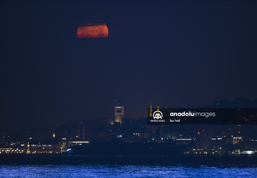 Full moon appears over Istanbul - Anadolu Ajansı