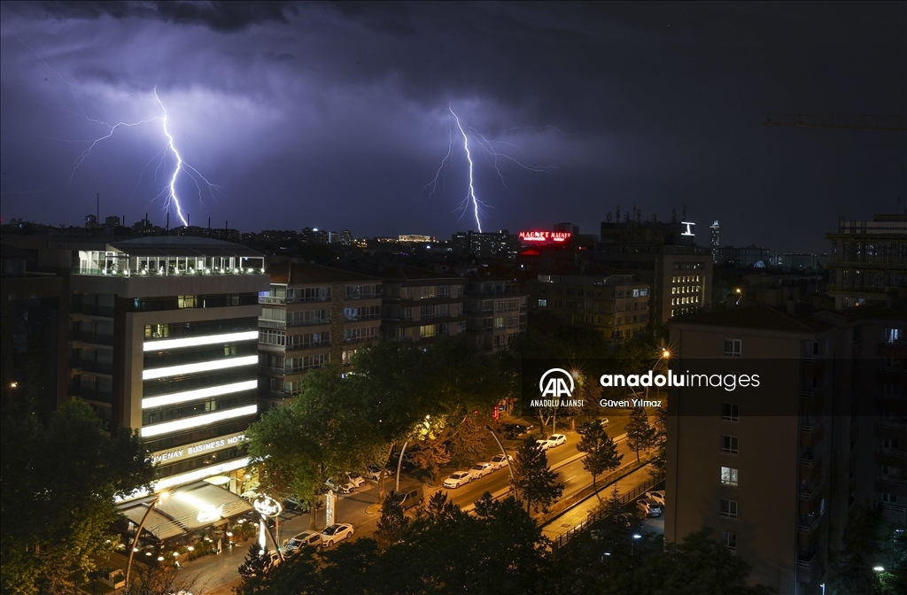 Ankara'da şimşekli gece - Anadolu Ajansı