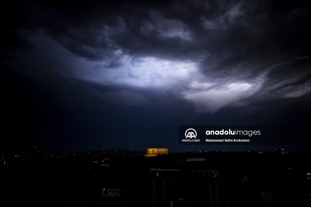 Ankara'da şimşekli gece - Anadolu Ajansı