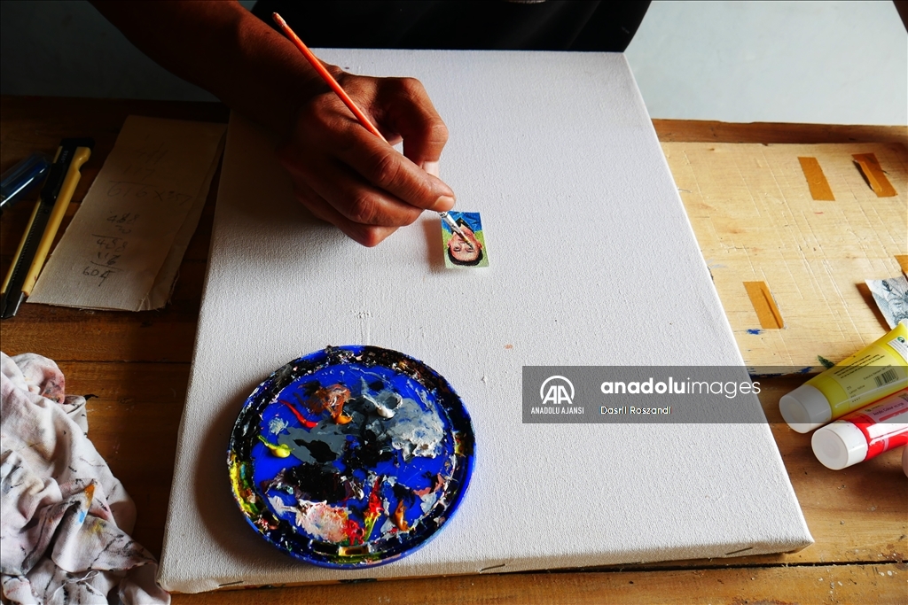 Endonezya'da ünlü karakterlerin mini resimleri - Anadolu Ajansı