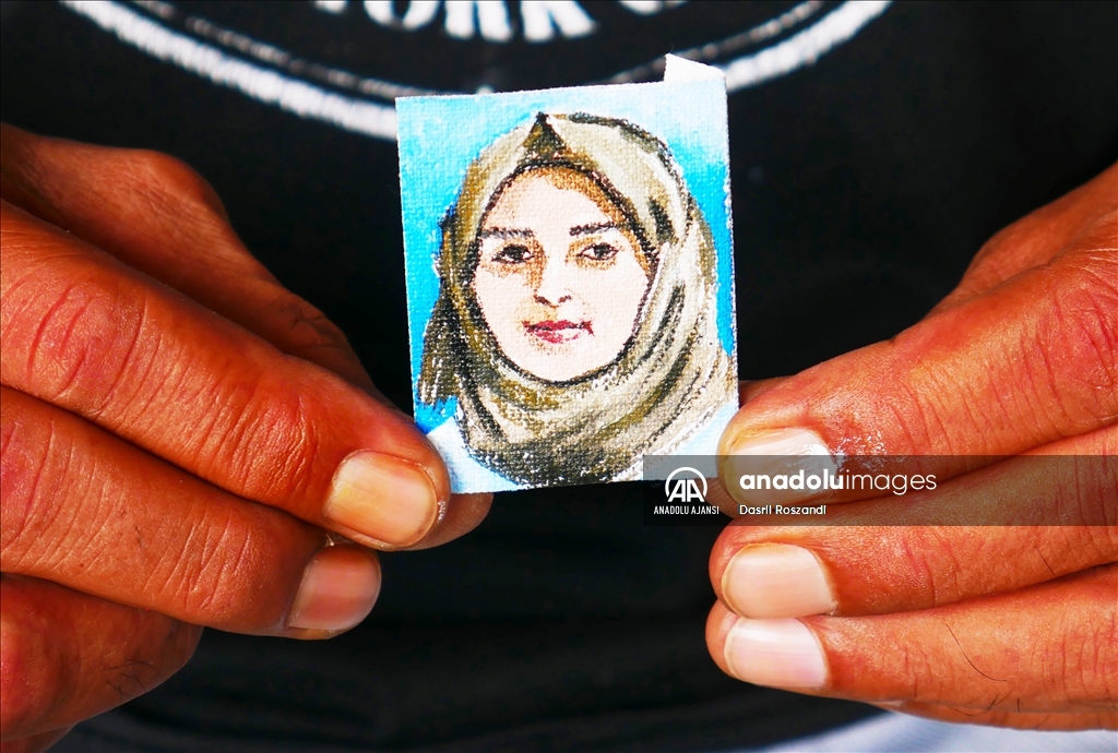 Endonezya'da ünlü karakterlerin mini resimleri - Anadolu Ajansı