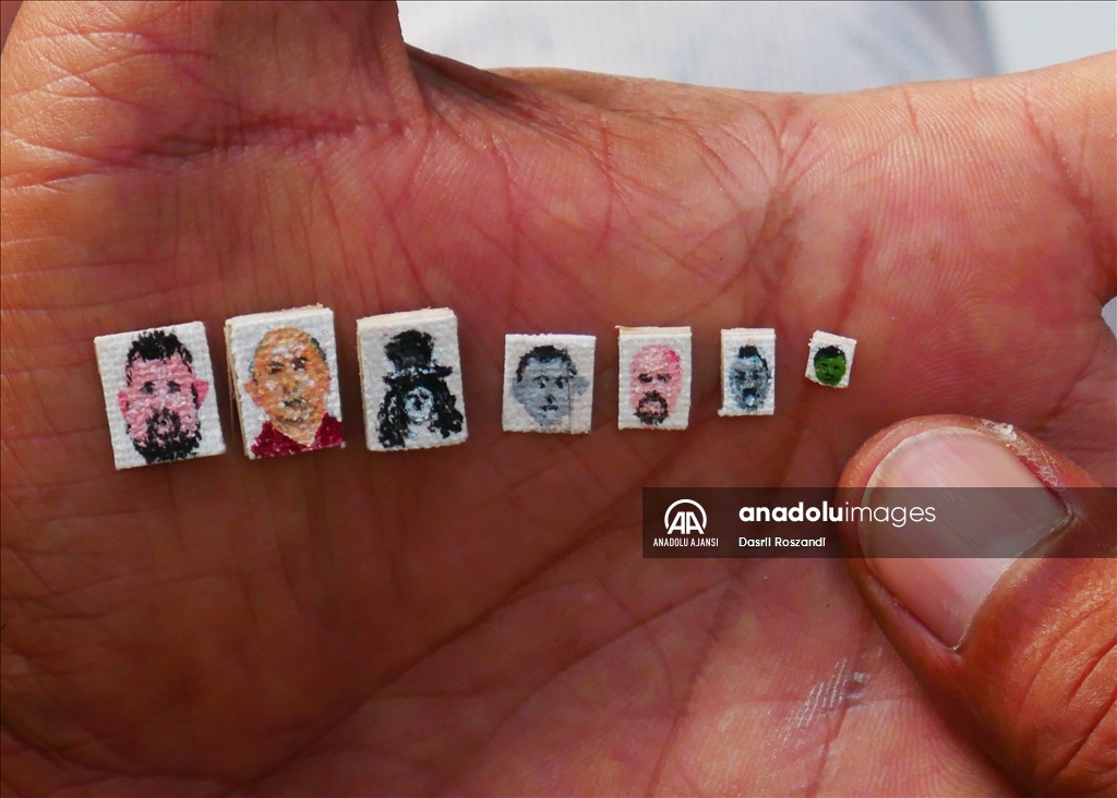 Endonezya'da ünlü karakterlerin mini resimleri - Anadolu Ajansı