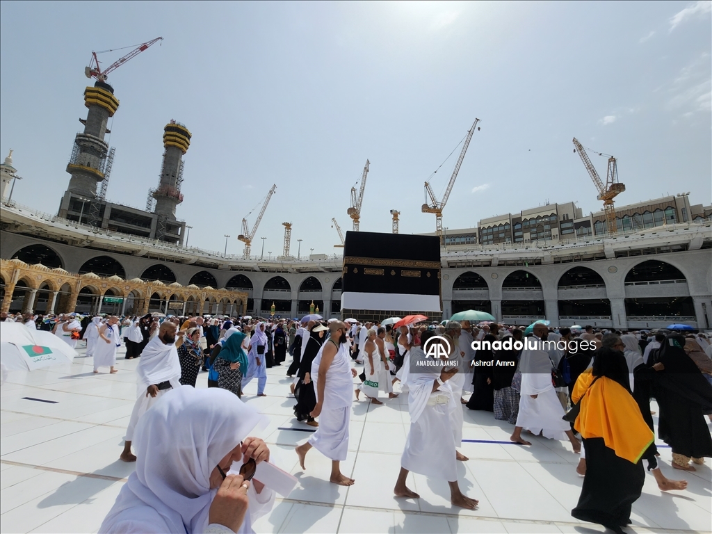Hacı adayları cuma namazını Kabe'de kıldı - Anadolu Ajansı