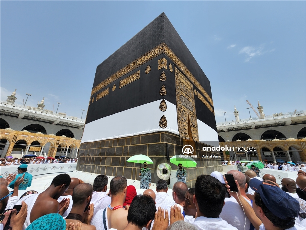 Hacı adayları cuma namazını Kabe'de kıldı - Anadolu Ajansı