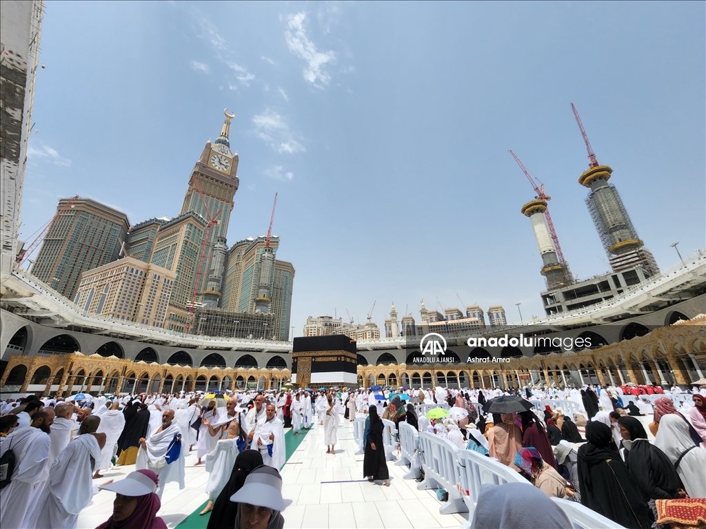 Hacı adayları cuma namazını Kabe'de kıldı - Anadolu Ajansı