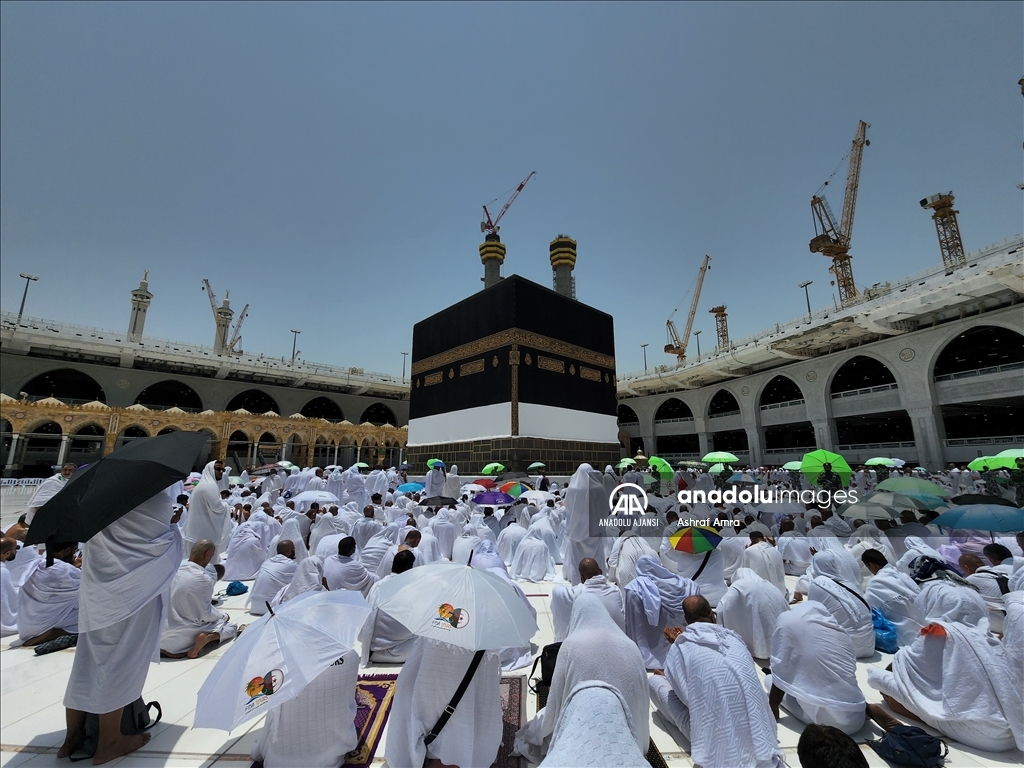 Hacı adayları cuma namazını Kabe'de kıldı - Anadolu Ajansı