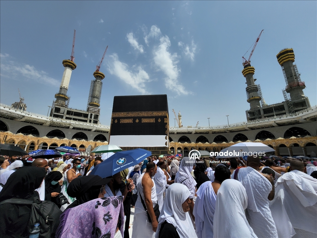 Hacı adayları cuma namazını Kabe'de kıldı - Anadolu Ajansı