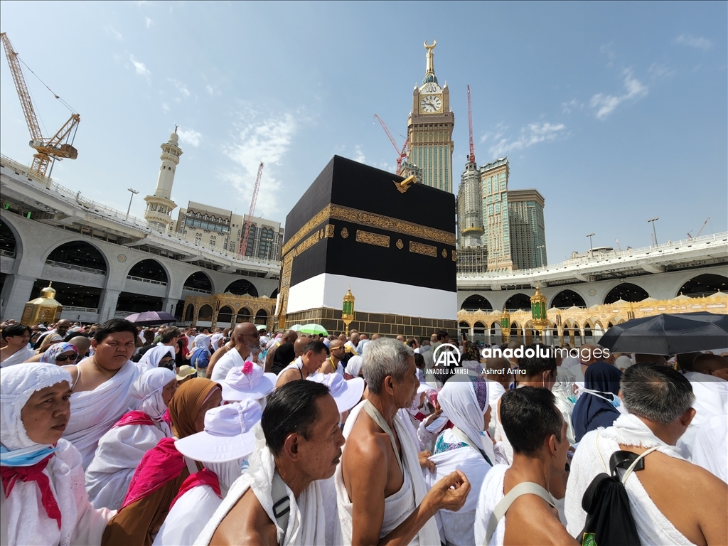 Hacı adayları cuma namazını Kabe'de kıldı - Anadolu Ajansı