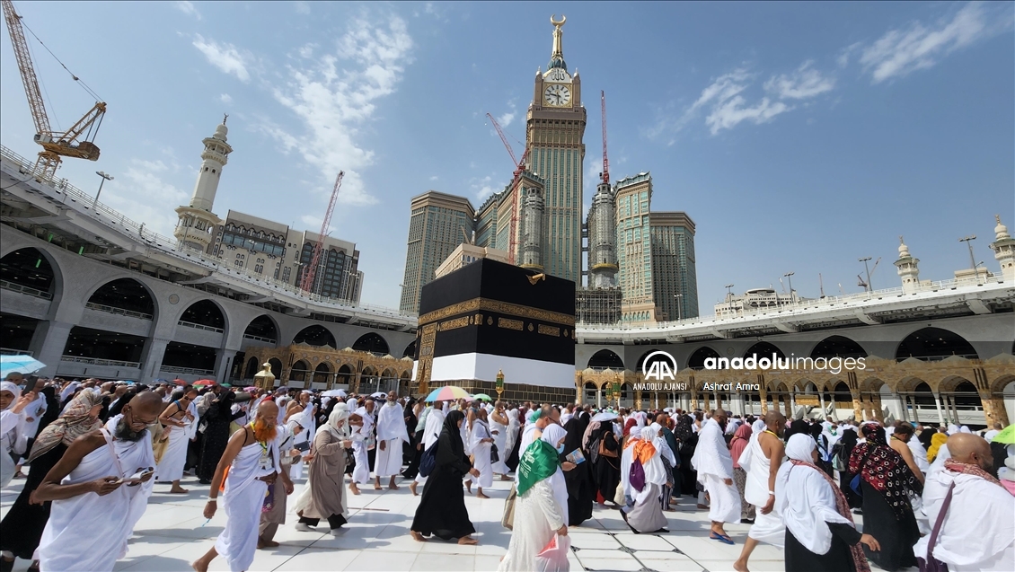 Hacı adayları cuma namazını Kabe'de kıldı - Anadolu Ajansı