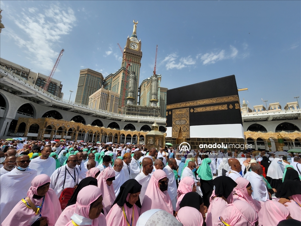 Hacı adayları cuma namazını Kabe'de kıldı - Anadolu Ajansı