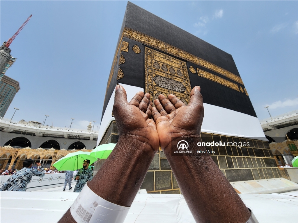 Hacı adayları cuma namazını Kabe'de kıldı - Anadolu Ajansı