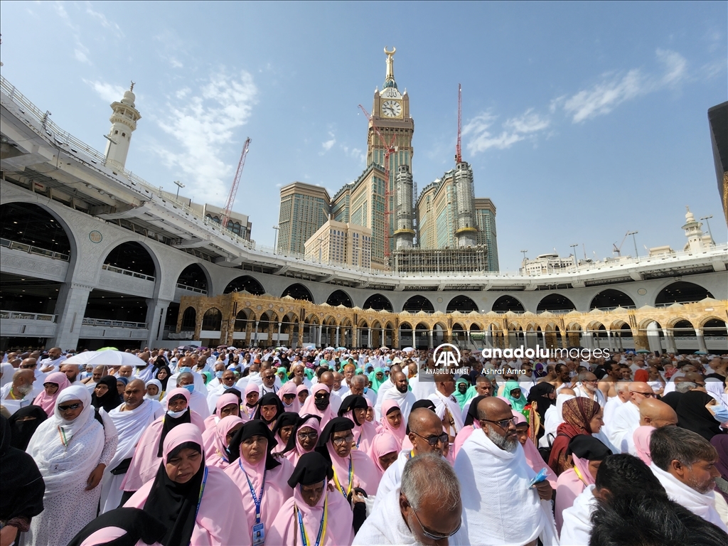Hacı adayları cuma namazını Kabe'de kıldı - Anadolu Ajansı