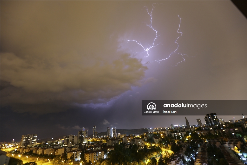 Ankara'da şimşekli gece - Anadolu Ajansı