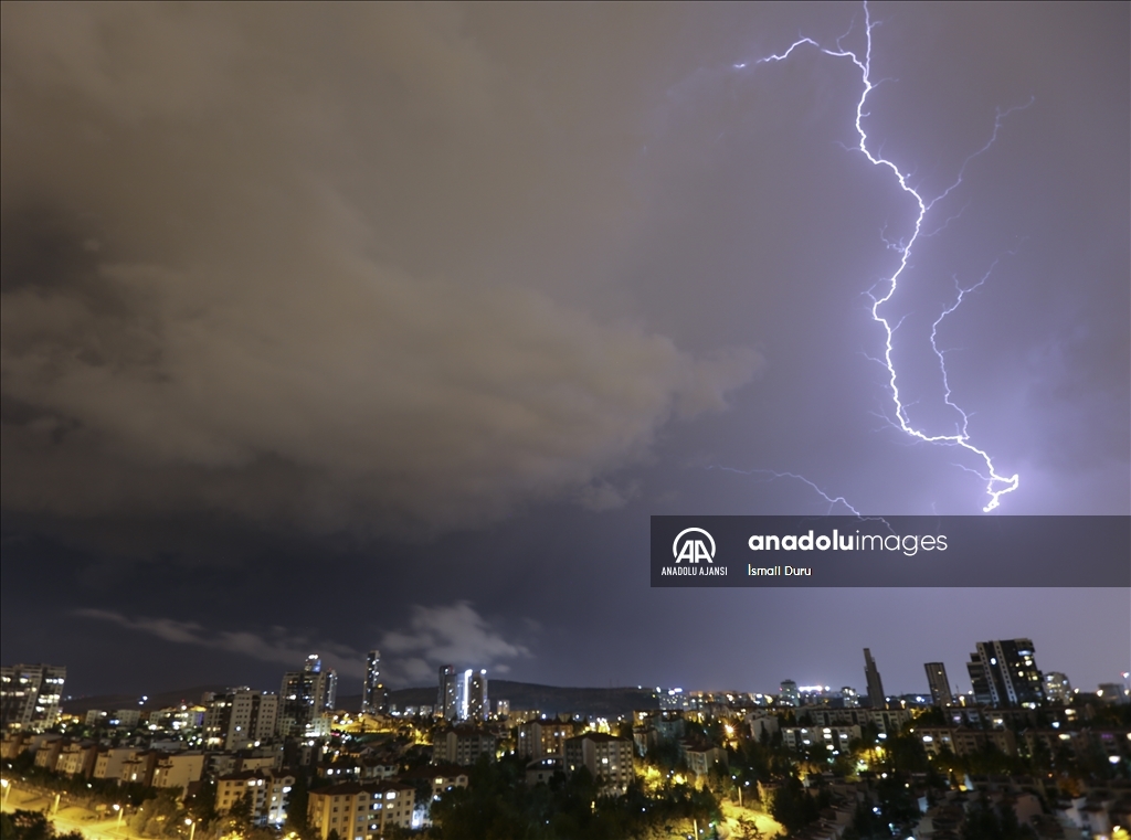 Ankara'da şimşekli gece - Anadolu Ajansı