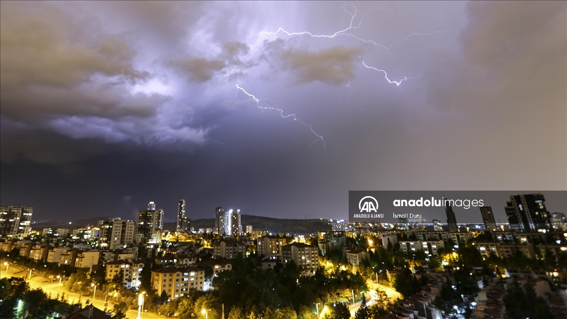 Ankara'da şimşekli gece - Anadolu Ajansı