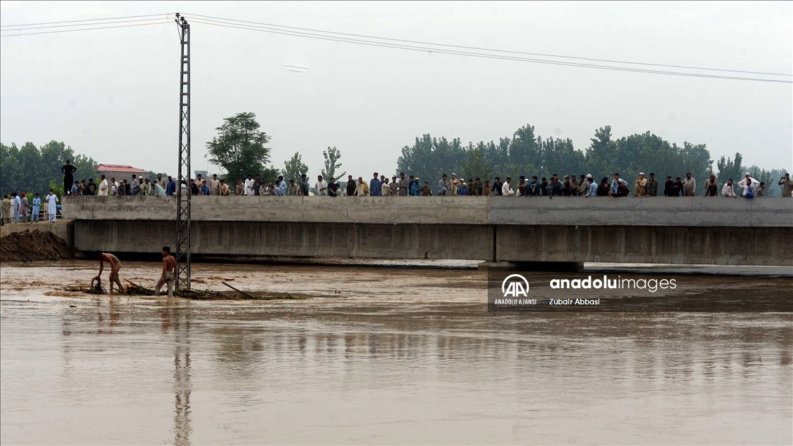 Pakistan'da muson yağmurlarının yol açtığı seller etkisini sürdürüyor ...