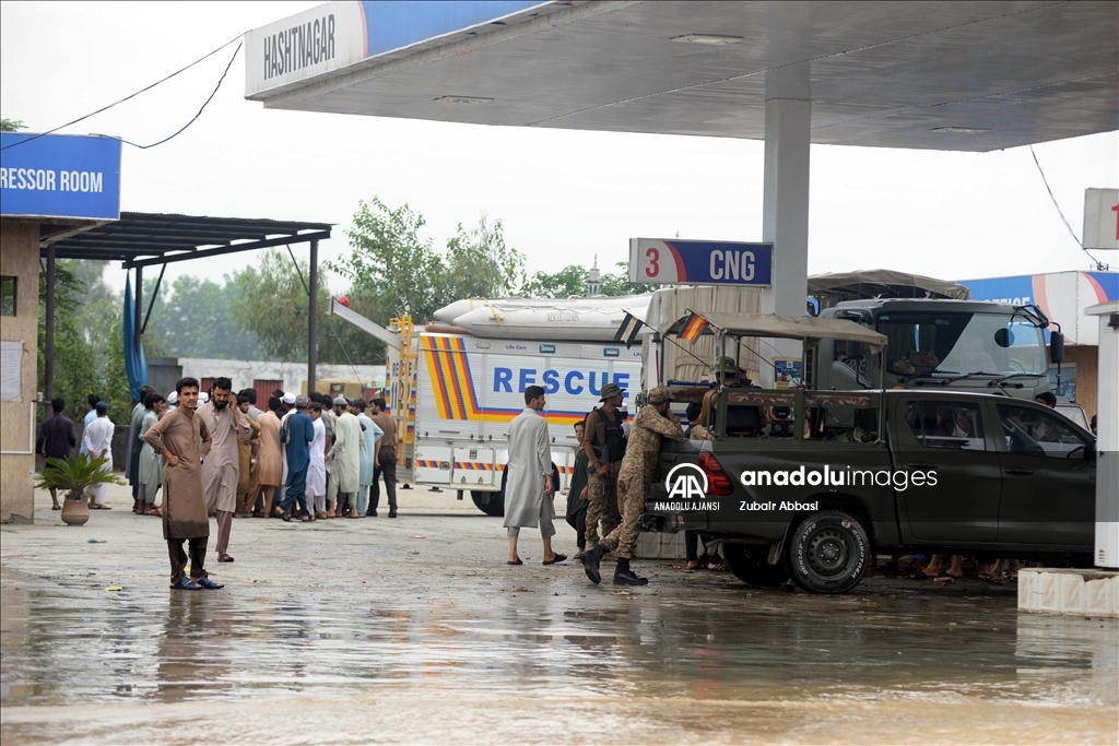 Pakistan'da muson yağmurlarının yol açtığı seller etkisini sürdürüyor ...