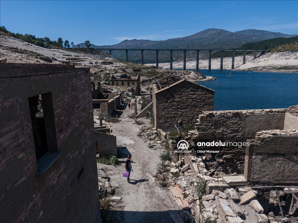 Batık kasaba Aceredo yoğun kuraklık nedeniyle ortaya çıktı - Anadolu Ajansı