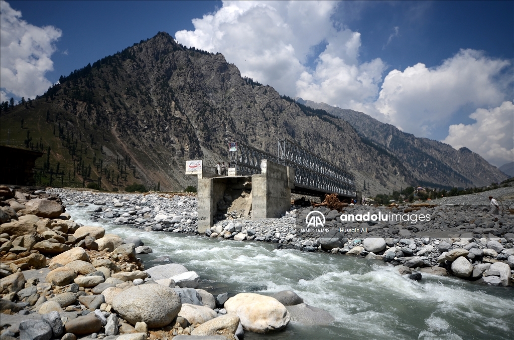 Pakistan'ın Svat bölgesindeki selin yol açtığı yıkım, köylüleri zor ...