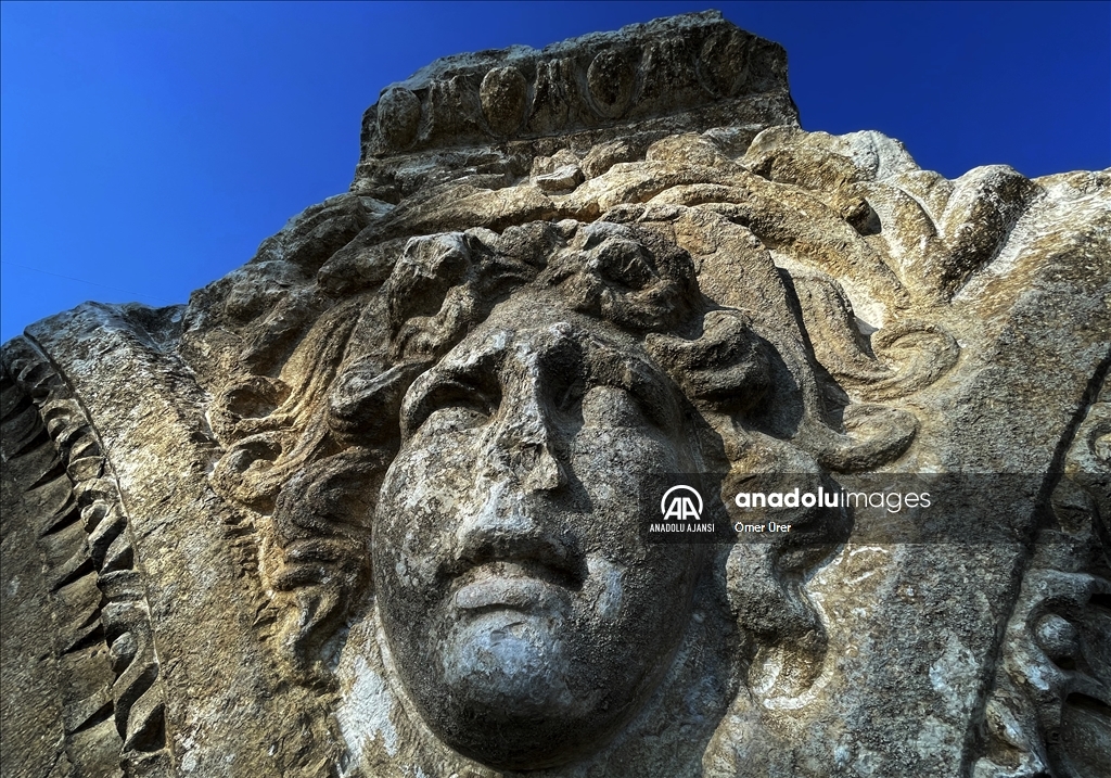 Depremlerle hasar gören Düzce'deki antik kent tarihe ışık tutuyor ...