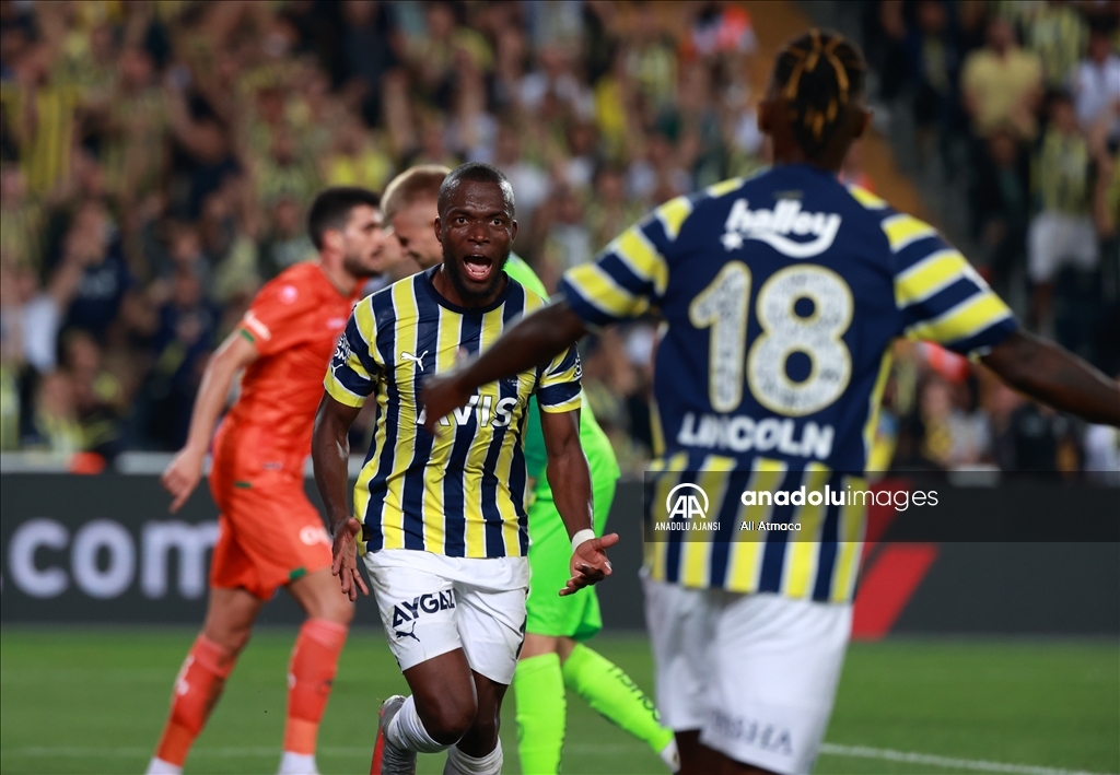 Fenerbahçe, sahasında Corendon Alanyaspor'u 5-0 yendi - Anadolu Ajansı