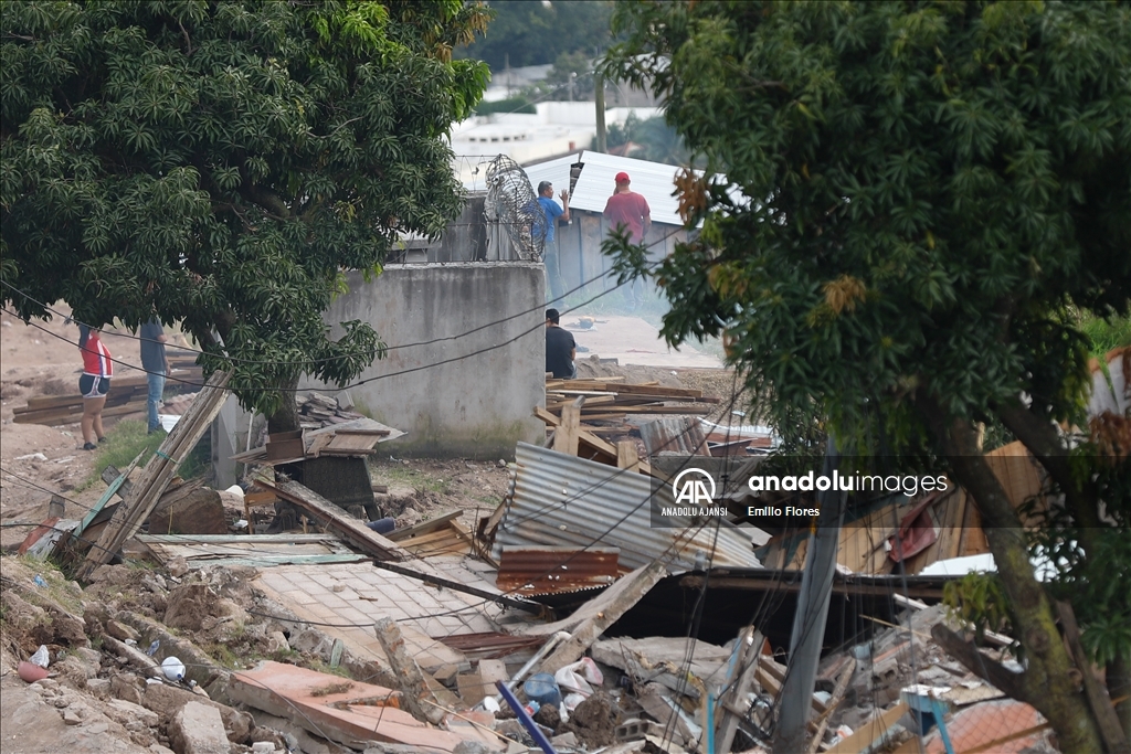 Honduras'ta heyelan - Anadolu Ajansı