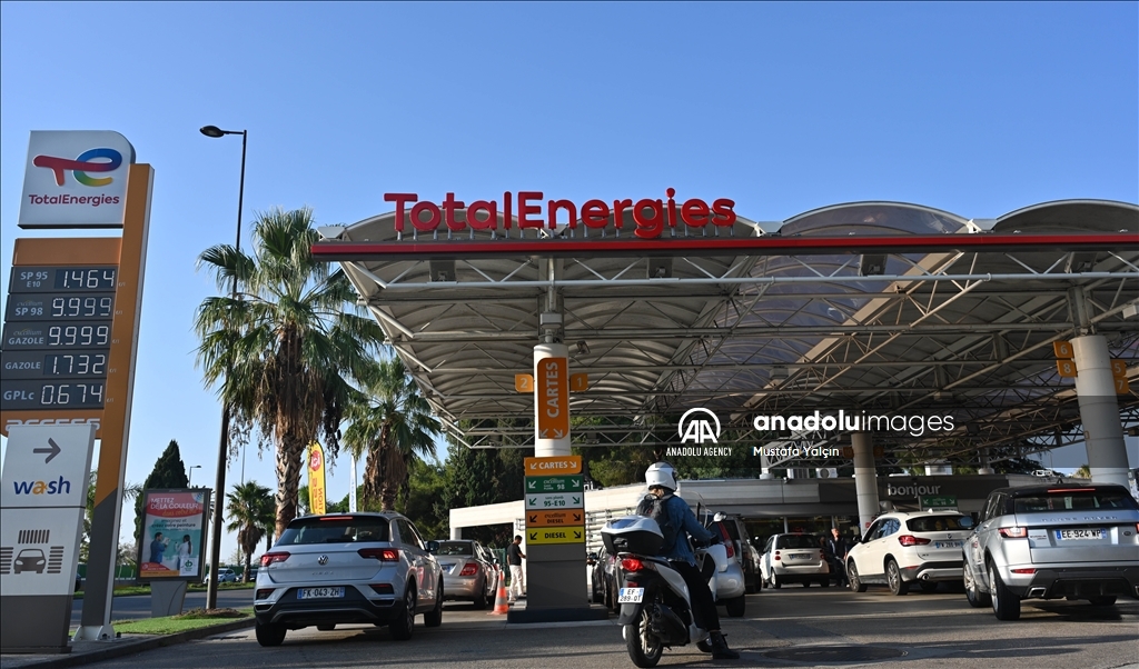 French petrol stations fuel shortages - Anadolu Ajansı