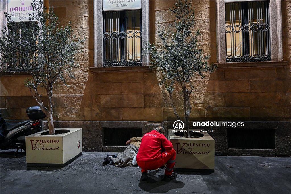 Italian Red Cross gives assistance to homeless people on World Homeless ...