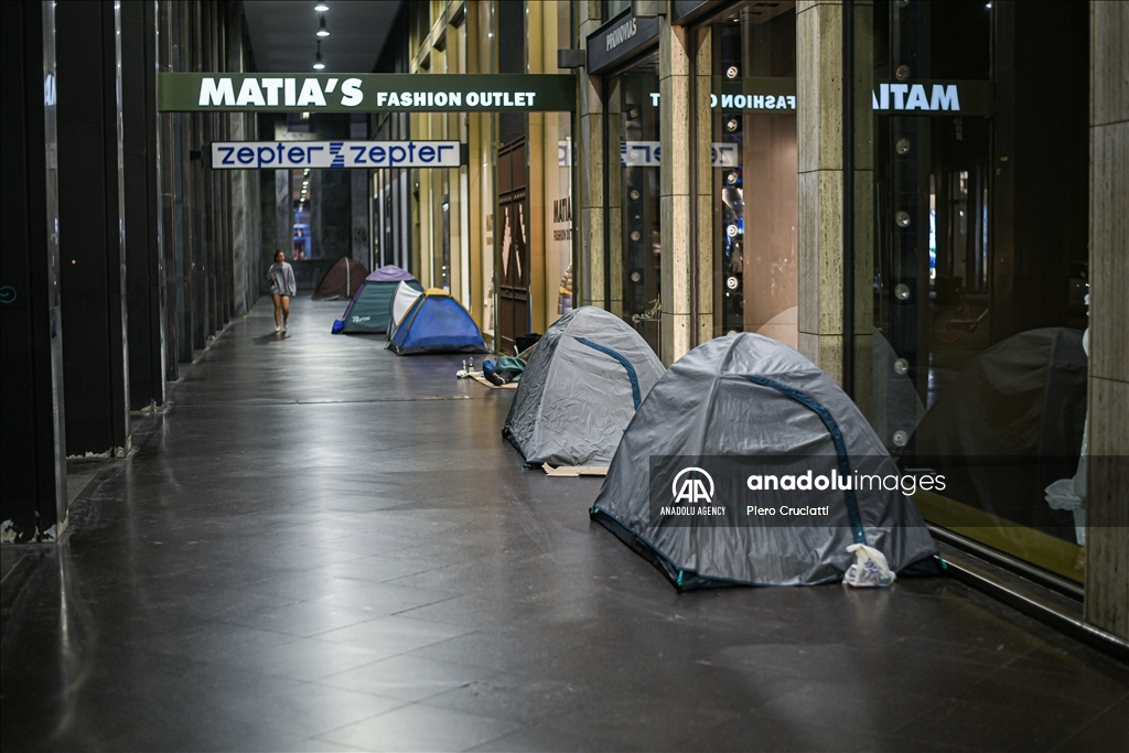 Italian Red Cross gives assistance to homeless people on World Homeless ...