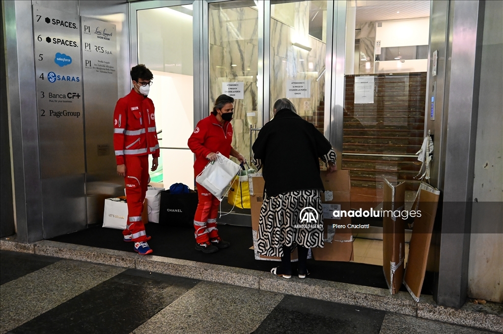 Italian Red Cross gives assistance to homeless people on World Homeless ...