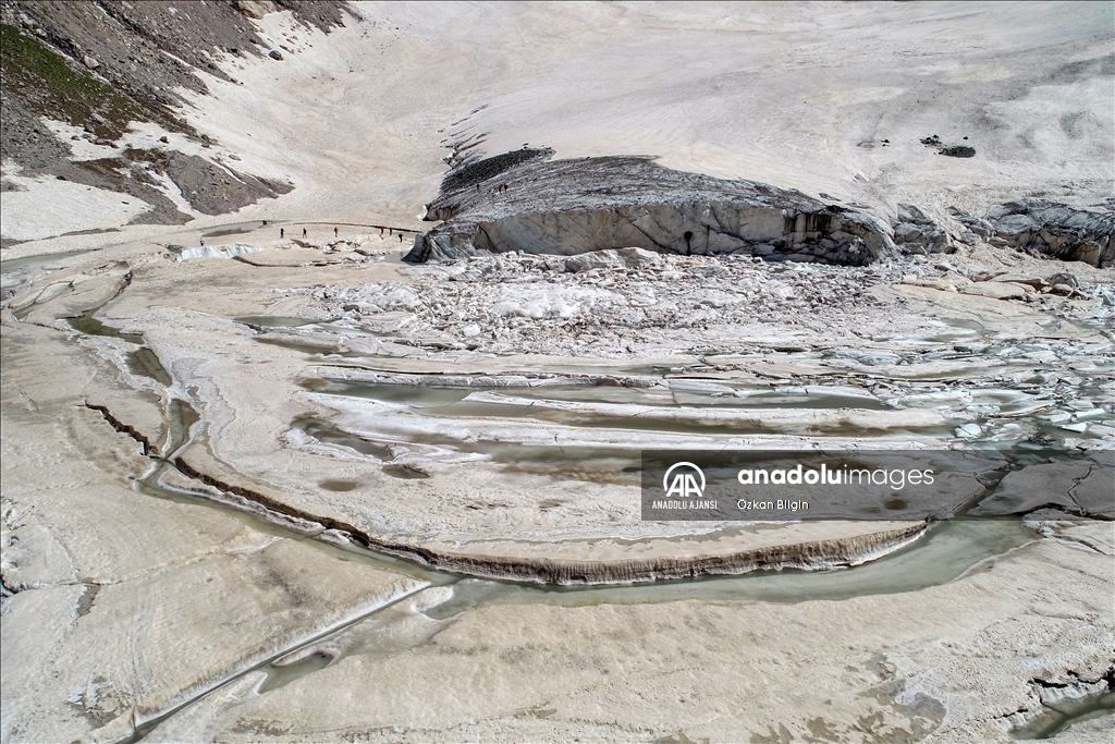 Hakkari'deki Cilo buzullarında erime artarak devam ediyor - Anadolu Ajansı