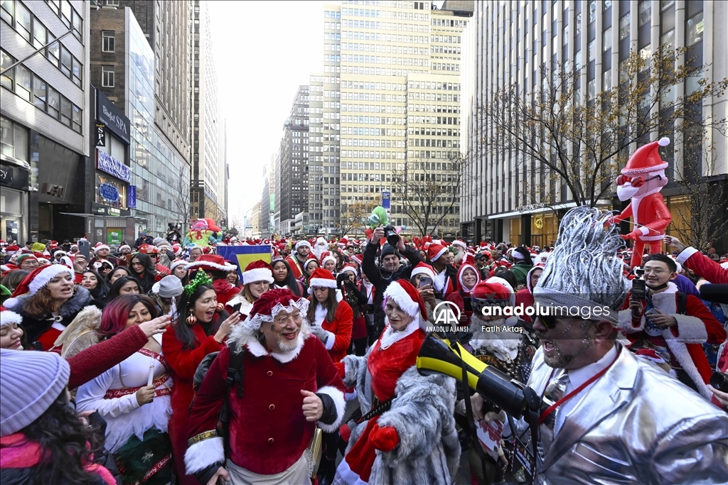 New York'ta Santacon Günü'nde renkli görüntüler - Anadolu Ajansı