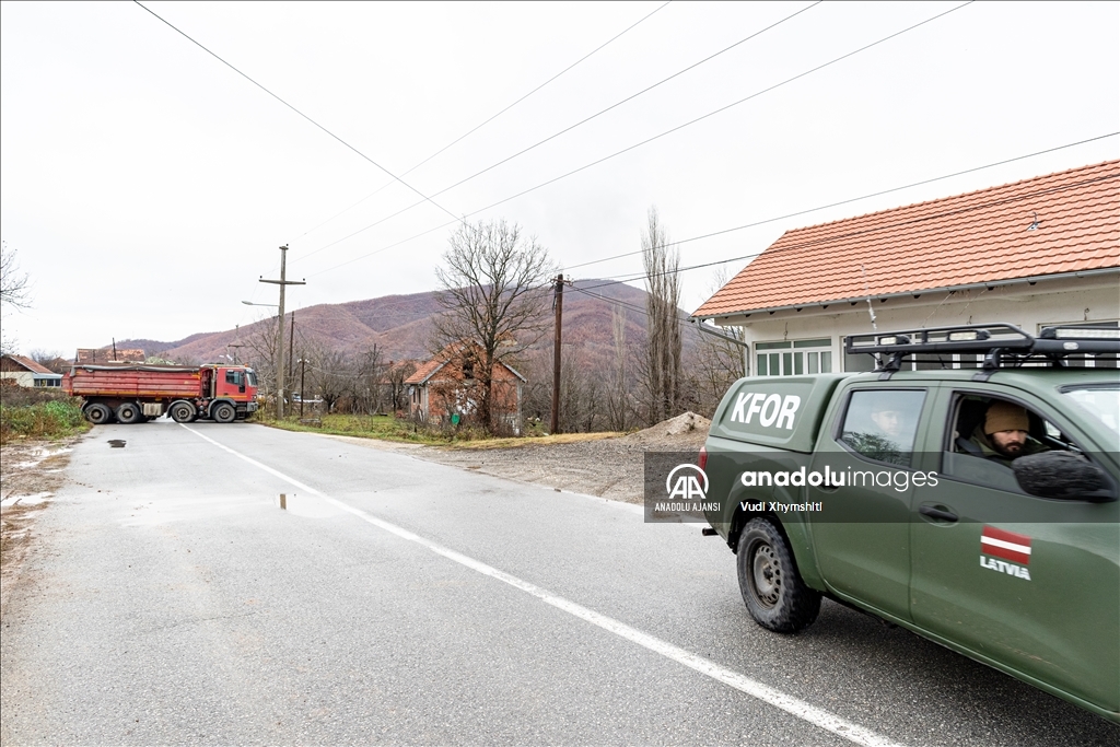 Kosova'nın kuzeyinde gerginlik devam ediyor - Anadolu Ajansı