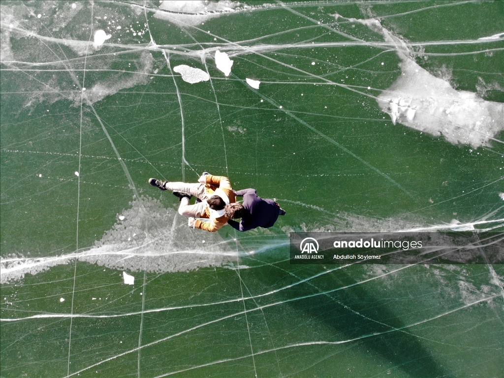 Ice-covered Lake Balik in Türkiye’s eastern Agri province - Anadolu Ajansı