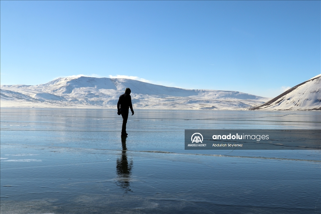 Ice-covered Lake Balik in Türkiye’s eastern Agri province - Anadolu Ajansı