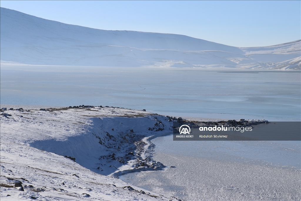 Ice-covered Lake Balik in Türkiye’s eastern Agri province - Anadolu Ajansı