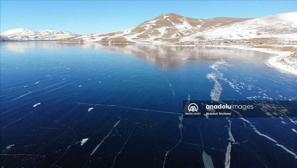 Ice-covered Lake Balik in Türkiye’s eastern Agri province - Anadolu Ajansı
