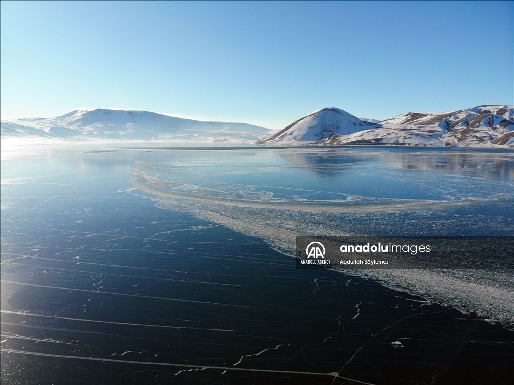 Ice-covered Lake Balik in Türkiye’s eastern Agri province - Anadolu Ajansı