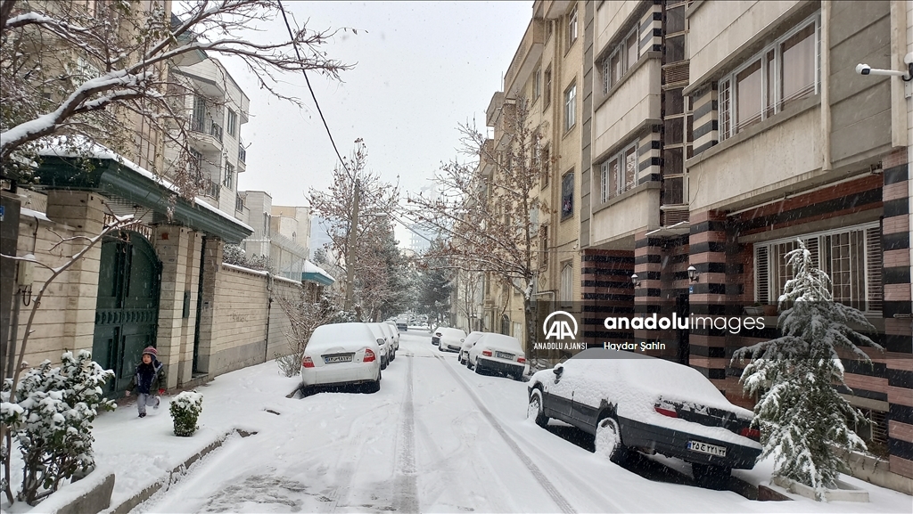 İran’da kar yağışı etkili oldu - Anadolu Ajansı